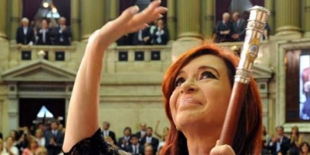Sobreseyeron A Cristina Kirchner En La Causa Por El Bastón Presidencial