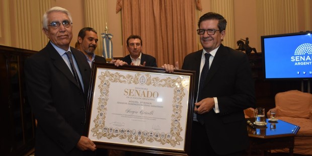 Distinguió el Senado a Sergio Crivelli­ - Política | Diario La Prensa