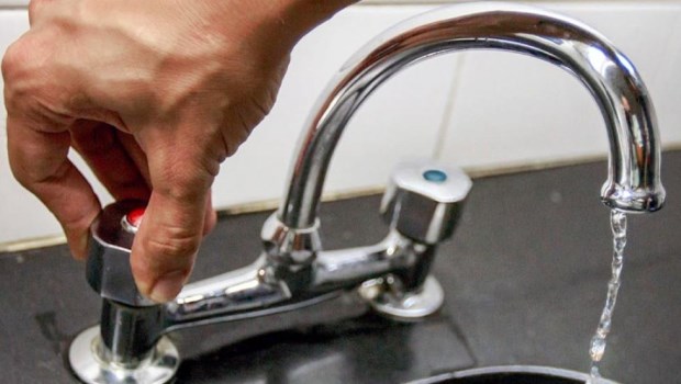 Aysa solicitó a los usuarios un uso racional del agua potable - Actualidad | Diario La Prensa