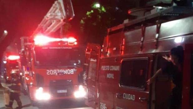 Incendio en Belgrano: al menos cuatro personas tuvieron que ser ... Incendio en Belgrano: al menos cuatro personas tuvieron que ser ...