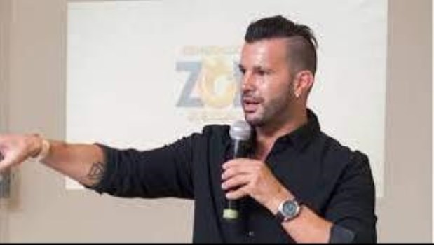 Detienen al número 2 de Generación Zoe en el Aeropuerto de Ezeiza ...