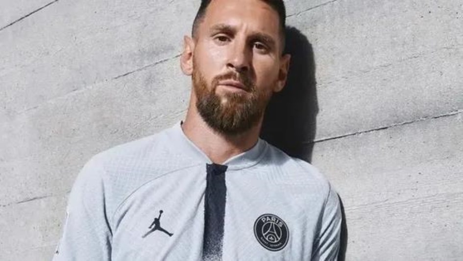 Messi Presentó En Japón Nueva Camiseta Del Psg En Homenaje Al Estadio