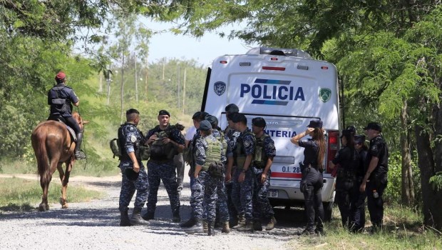 Encontraron el cuerpo de Eliana Pacheco en un descampado en La Plata ... Encontraron el cuerpo de Eliana Pacheco en un descampado en La Plata ...