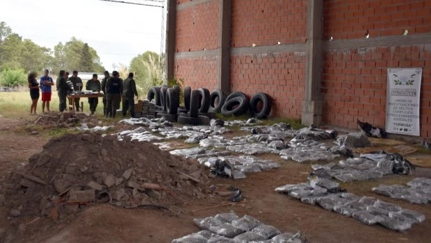 Incautan 786 kilos de marihuana y desbaratan parte de una banda que ... Incautan 786 kilos de marihuana y desbaratan parte de una banda que ...