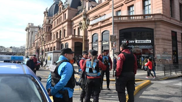 Una amenaza de bomba obligó a desplegar un importante operativo ... Una amenaza de bomba obligó a desplegar un importante operativo ...