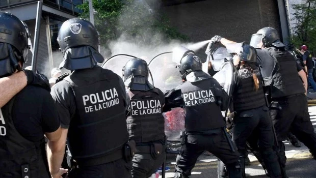 Dos Detenidos Durante La Protesta De Organizaciones Sociales En Plaza