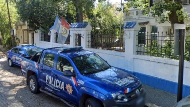 Crimen del jefe de la barra de Rosario Central: allanan una comisaría ... Crimen del jefe de la barra de Rosario Central: allanan una comisaría ...