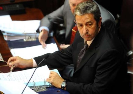 Cobos ratifica que no renunciará y advierte que resistirá a los ataques ...