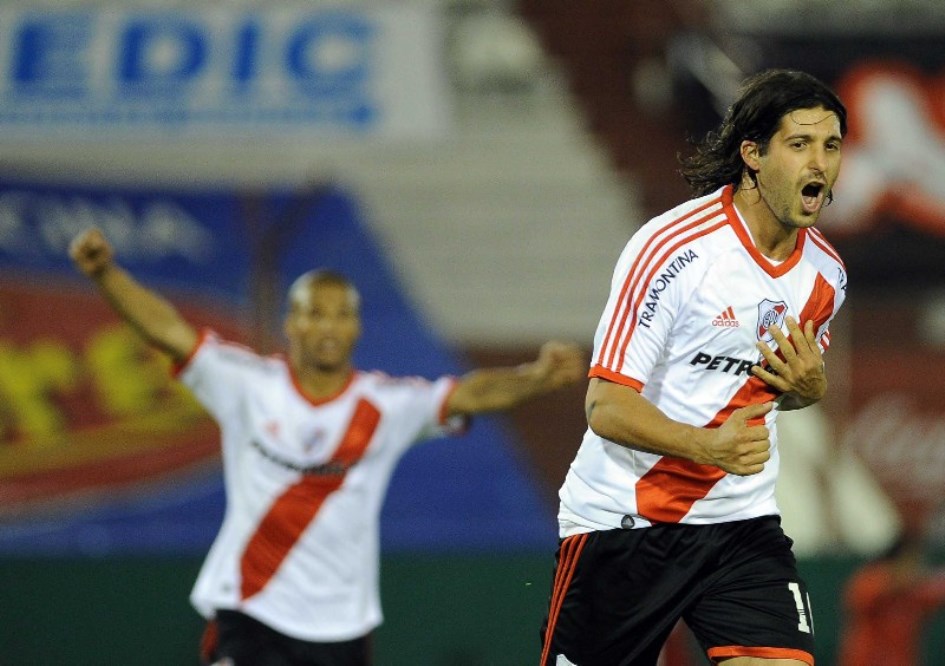 River sumó su tercer triunfo consecutivo y es líder de la B Nacional ...