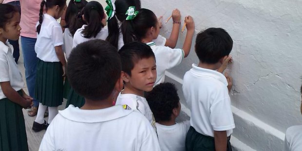 Según Unicef, medio millón de niños no va a la escuela y solo el 45% de ...