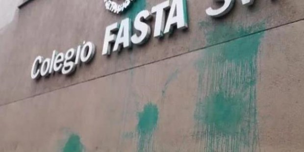 Mar del Plata: el colegio Fasta amaneció con manchas verdes en su ...